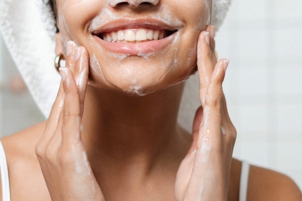Oily Skin 101: Causes, Symptoms and Treatment – The Dose
